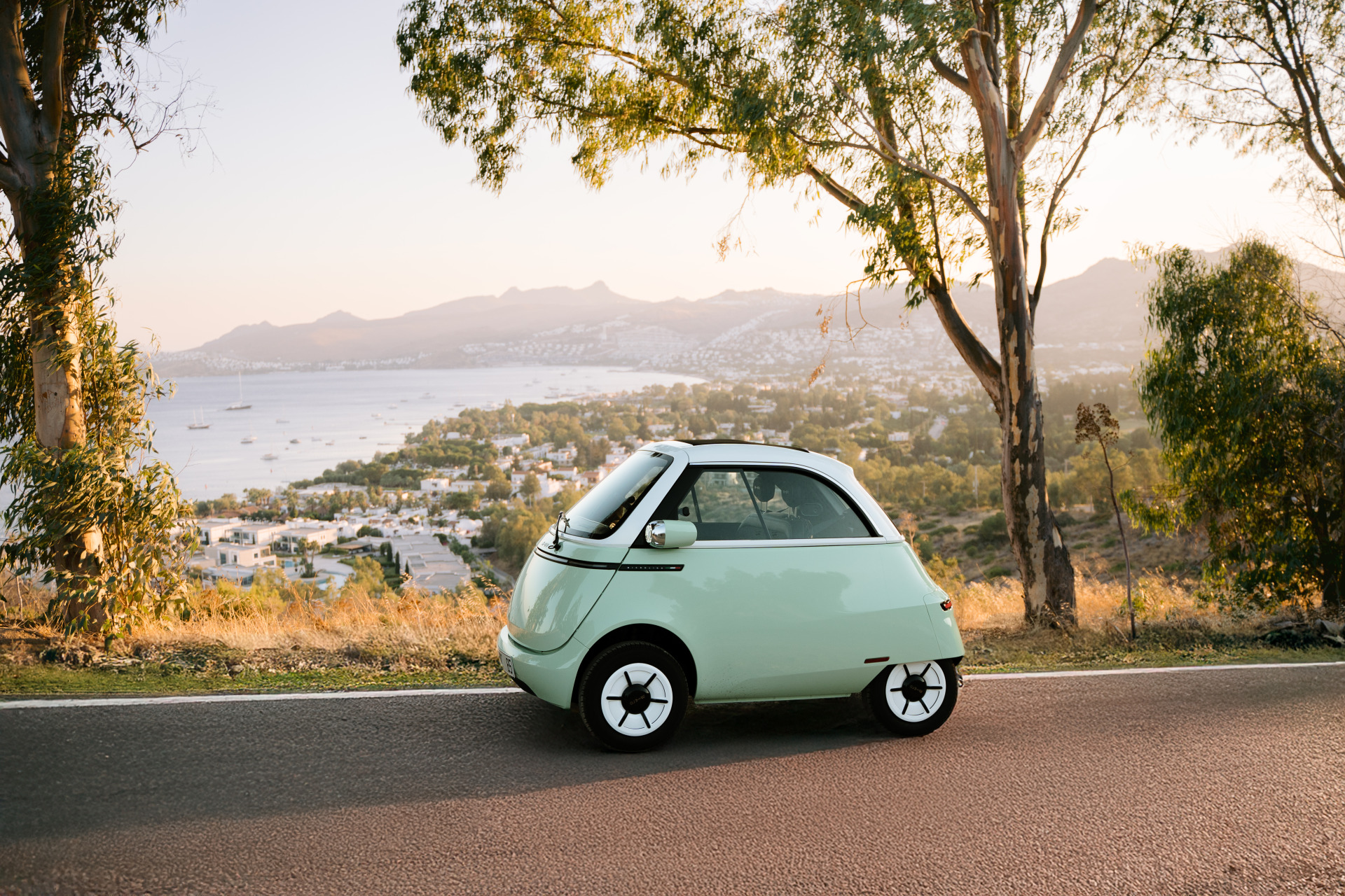 Microlino: Şehrin Sokaklarında Özgürce Hareket Ediyoruz! • theMagger