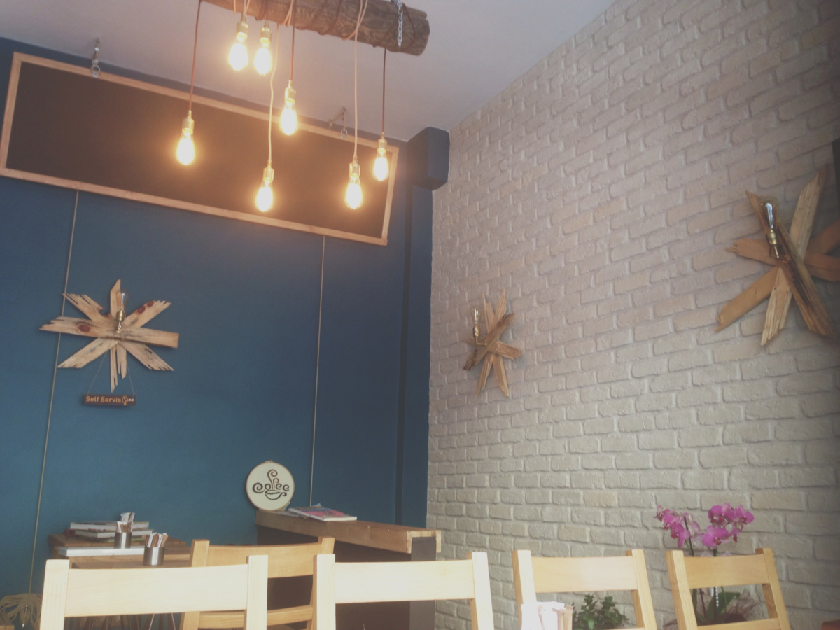 Tribu Caffe Artigiano: Kahve-Kitap Keyfi İçin Bir Kadıköy Kahvecisi ...