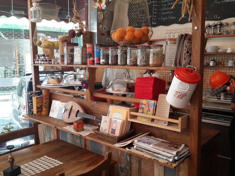 İstanbul’un İki Yakasından Mis Kokulu İki Mekan: Grandma ve Polka Cafe ...