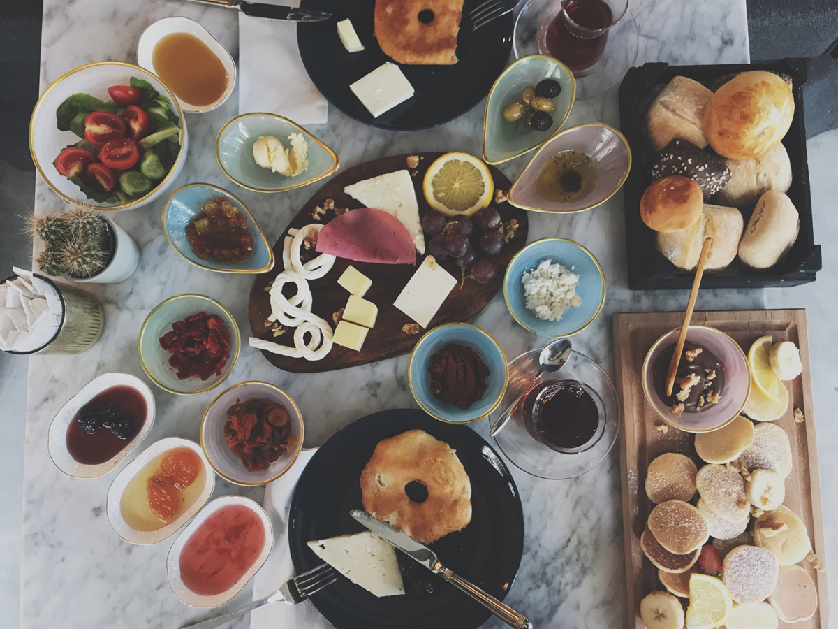 Fiyonk Bakery & Cafe: Cadde’de Huzur Dolu Bir Mekan • theMagger