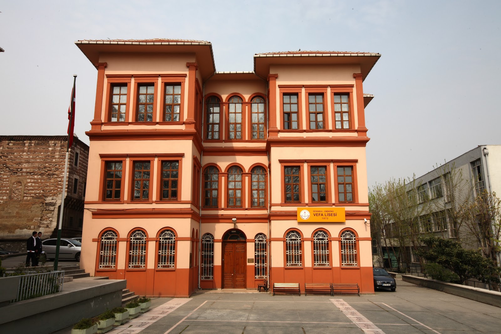 Mezunlarına “Ben Bir Sanat Eserinde Okudum” Dedirten En Güzel Okullar ...