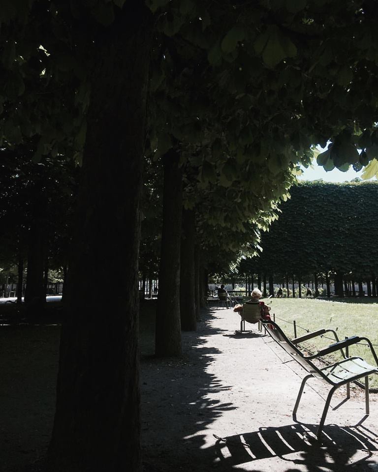 Paris’te Yaşamak: Simay Demirel ile Dopdolu Bir Söyleşi • theMagger