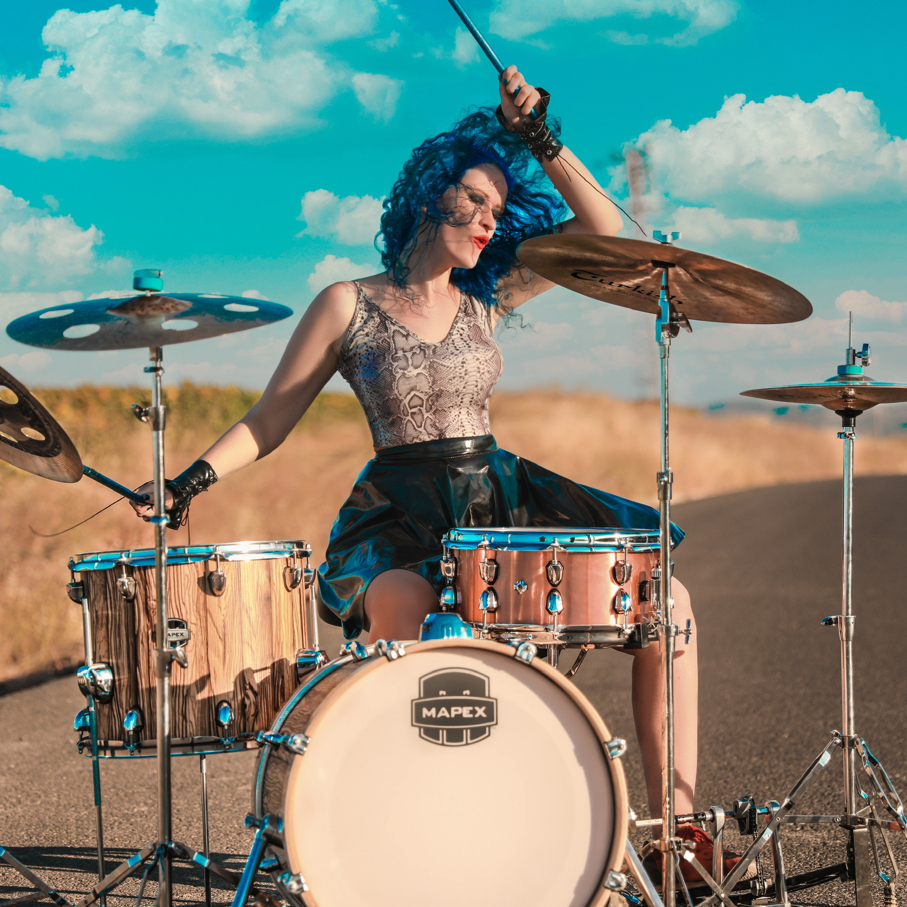 Leyan Senay ile: Müziğe ve “Hit Like A Girl”e Dair Bir Sohbet • theMagger
