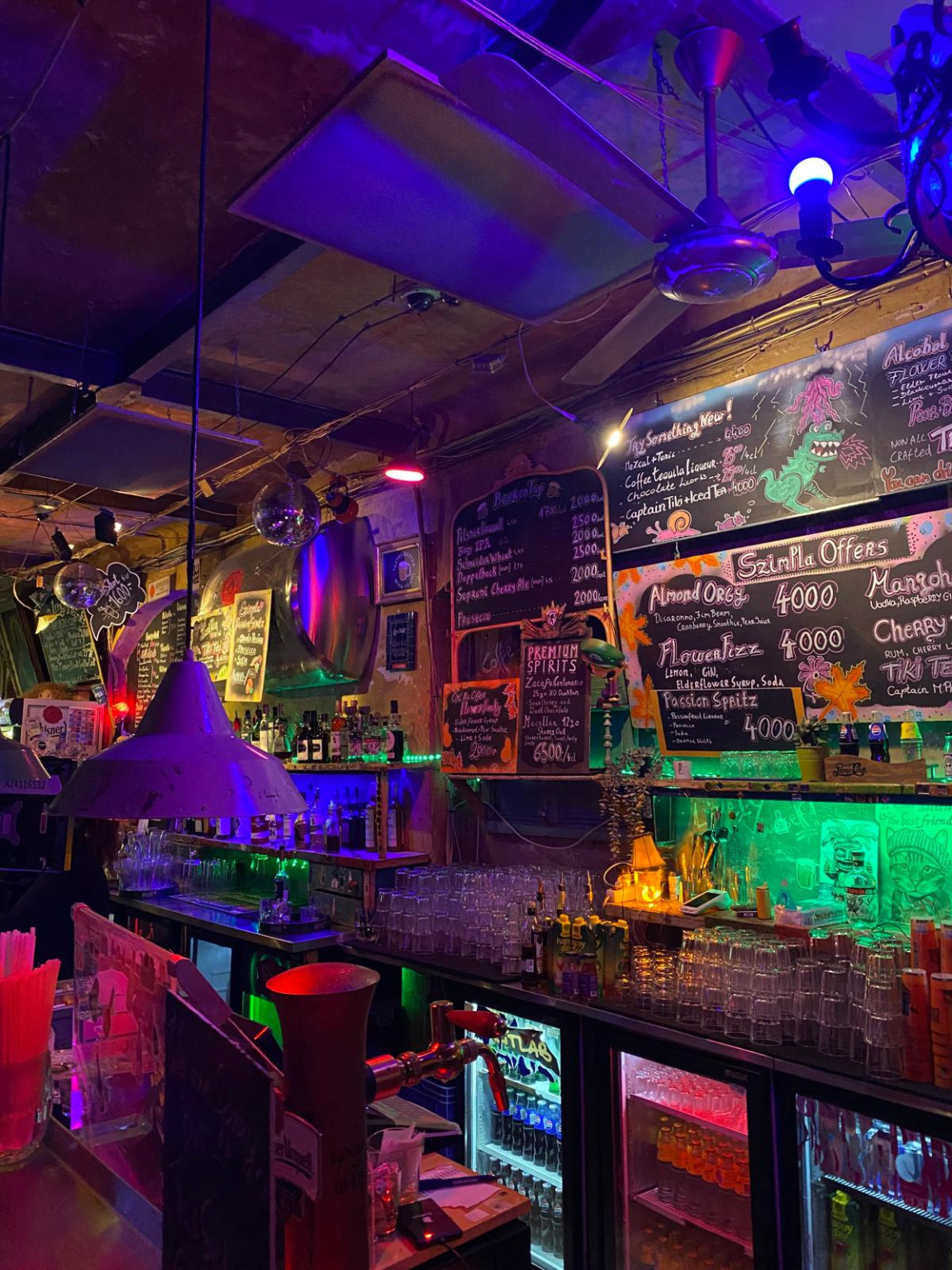 Szimpla Kert: Budapeşte’den Bir “Ruin Bar” Klasiği • theMagger