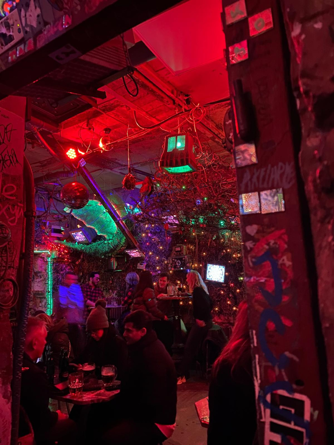 Szimpla Kert: Budapeşte’den Bir “Ruin Bar” Klasiği • theMagger